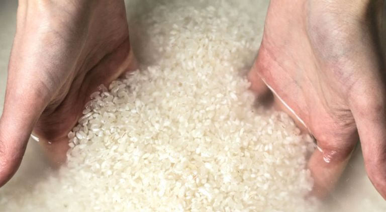Eau de riz : un allié beauté aux vertus ancestrales | Bio à la une